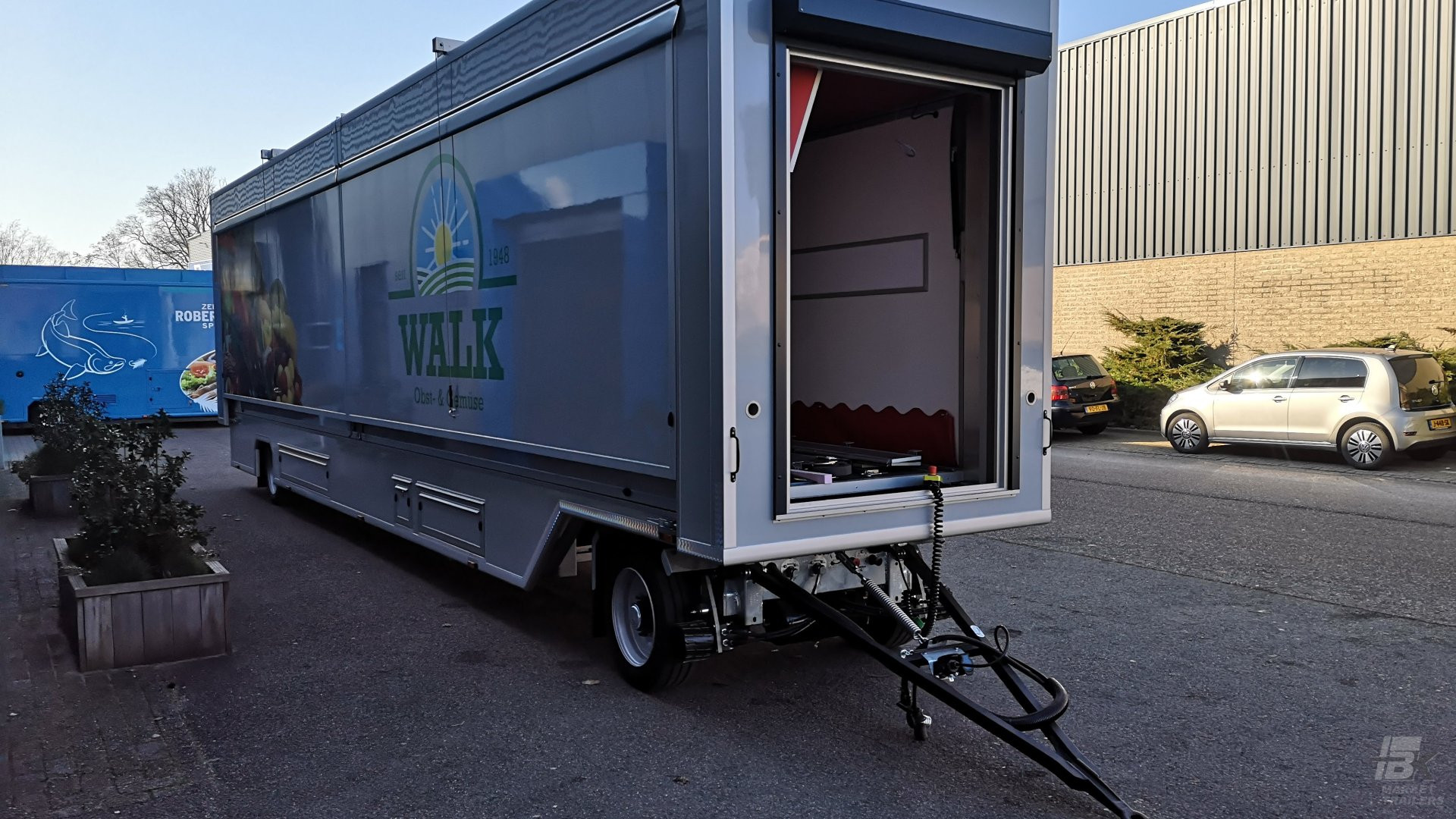Verkoopwagen voor groenten met dubbele uitschuif | BK Market Trailers