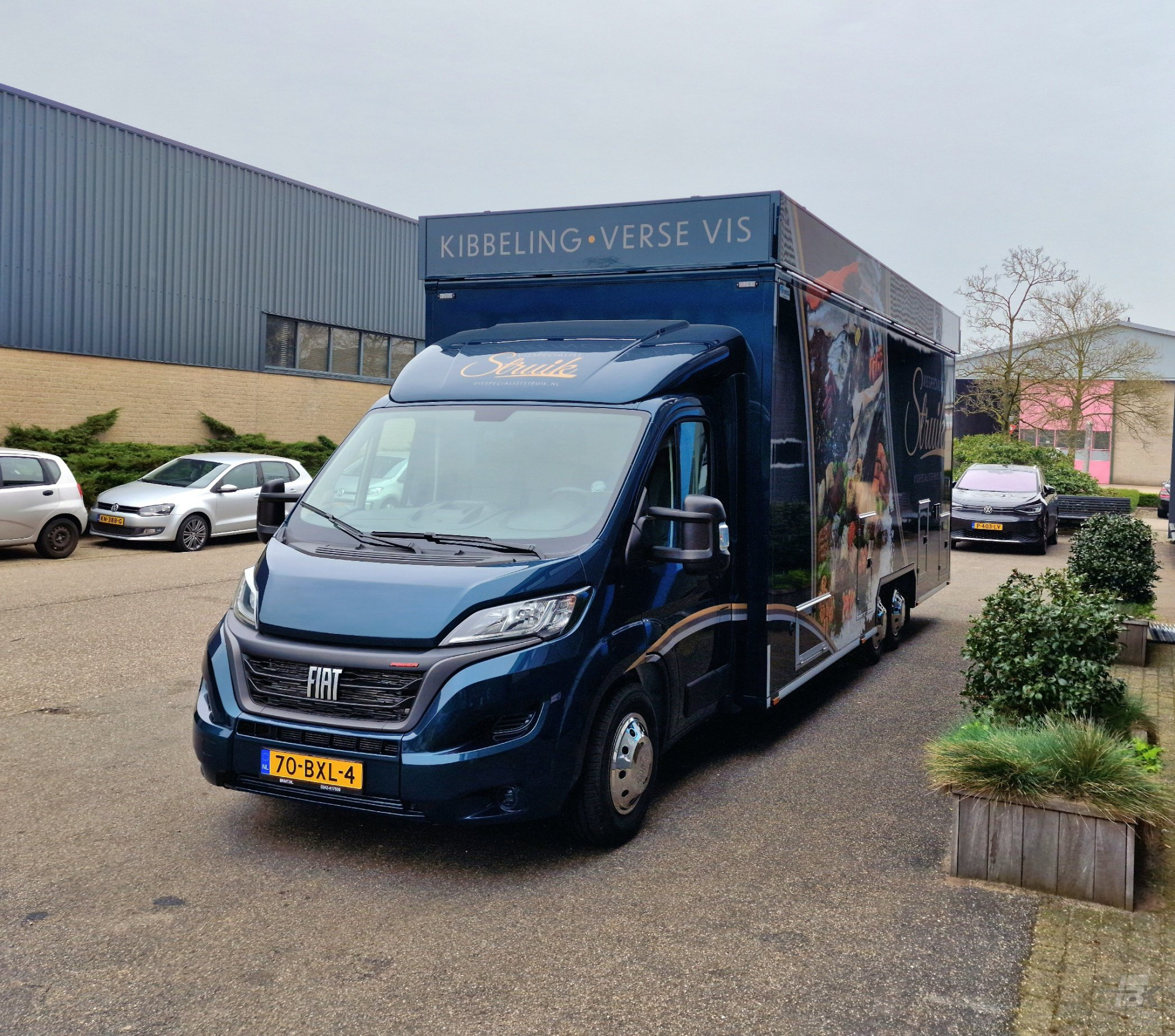 Zelfrijdende verkoopwagen voor verse en gebakken vis | BK Market Trailers