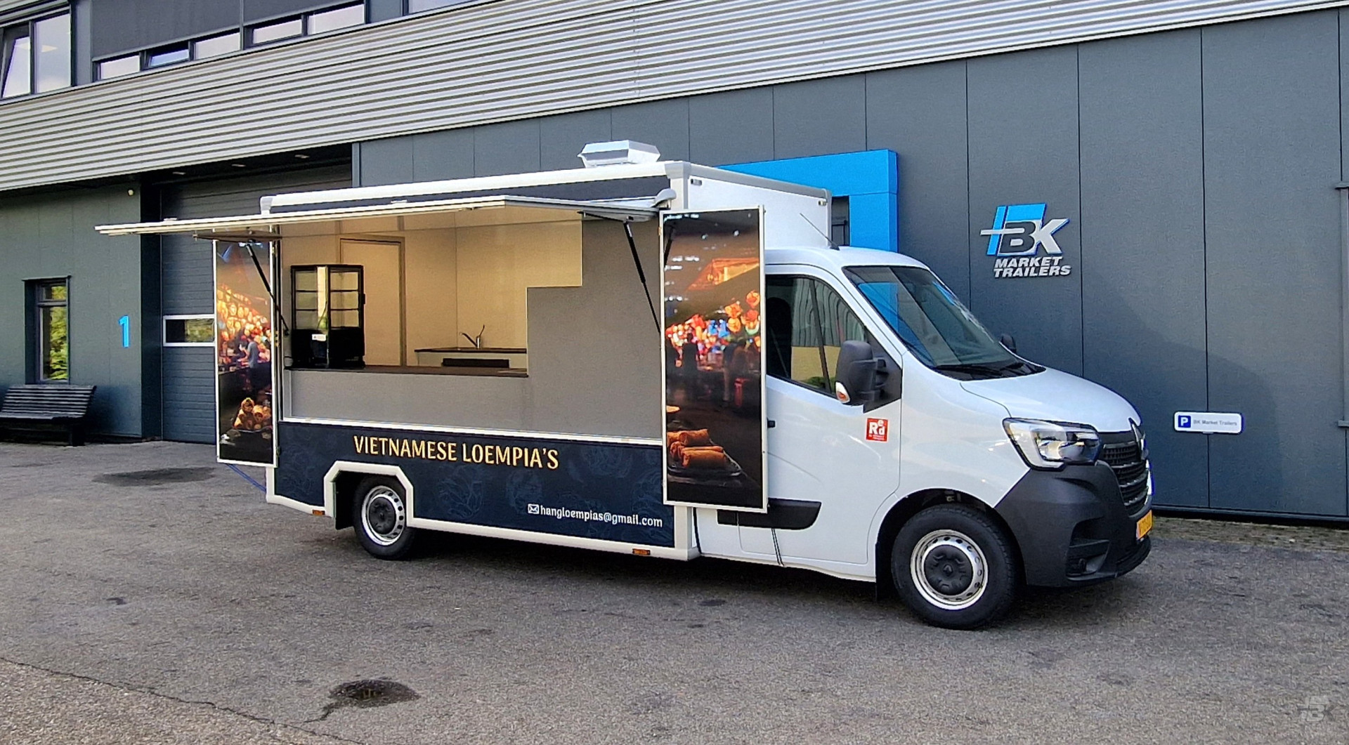 Elektrische zelfrijdende verkoopwagen voor loempia's | BK Market Trailers